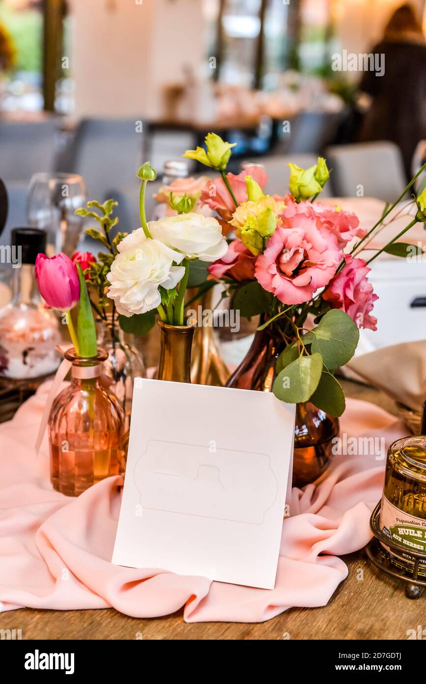 Decorated table with flowers in the restaurant Stock Photo - Alamy