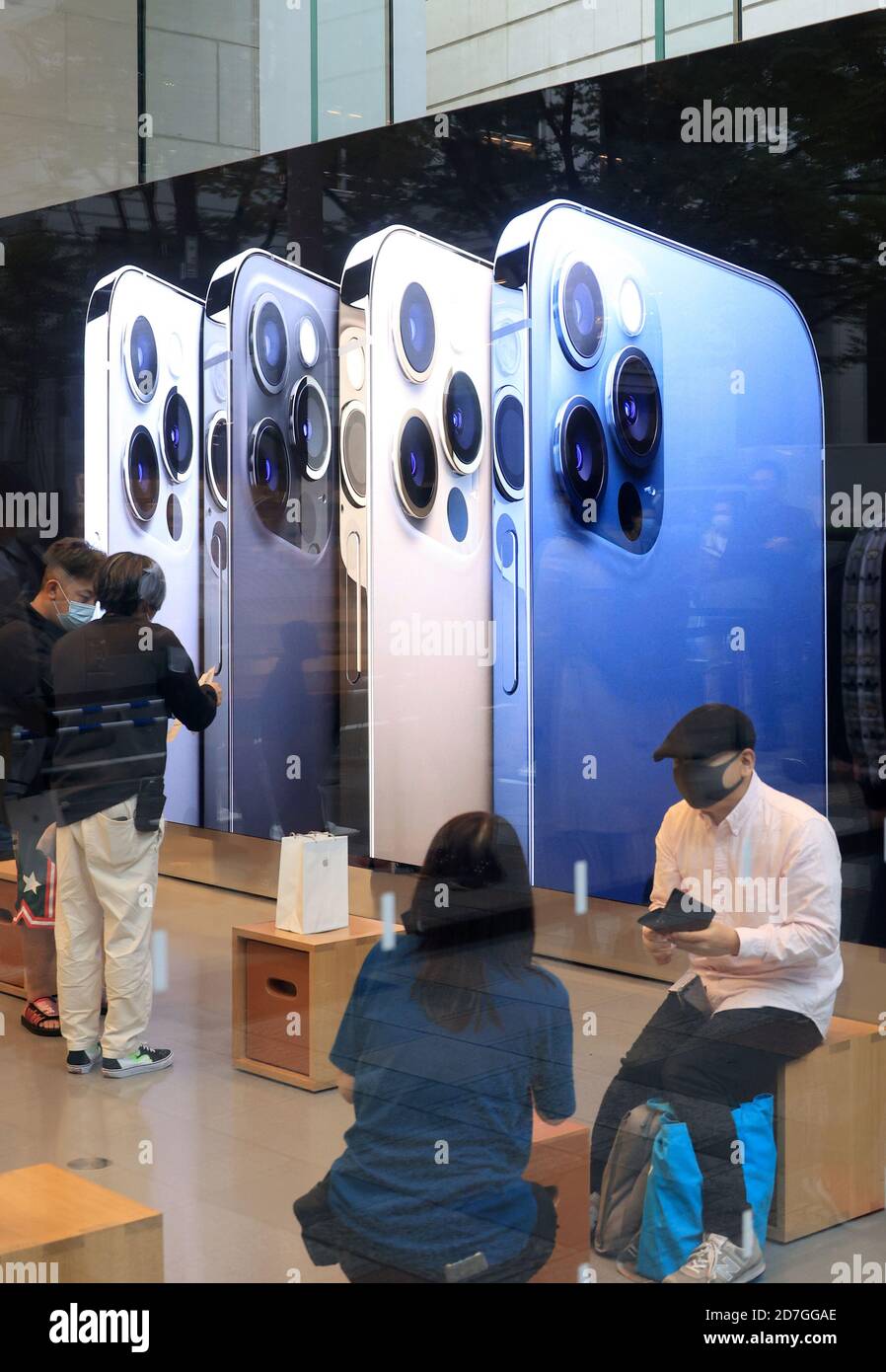 Tokyo, Japan. 23rd Oct, 2020. Customers purchase the new 5G iPhone ...