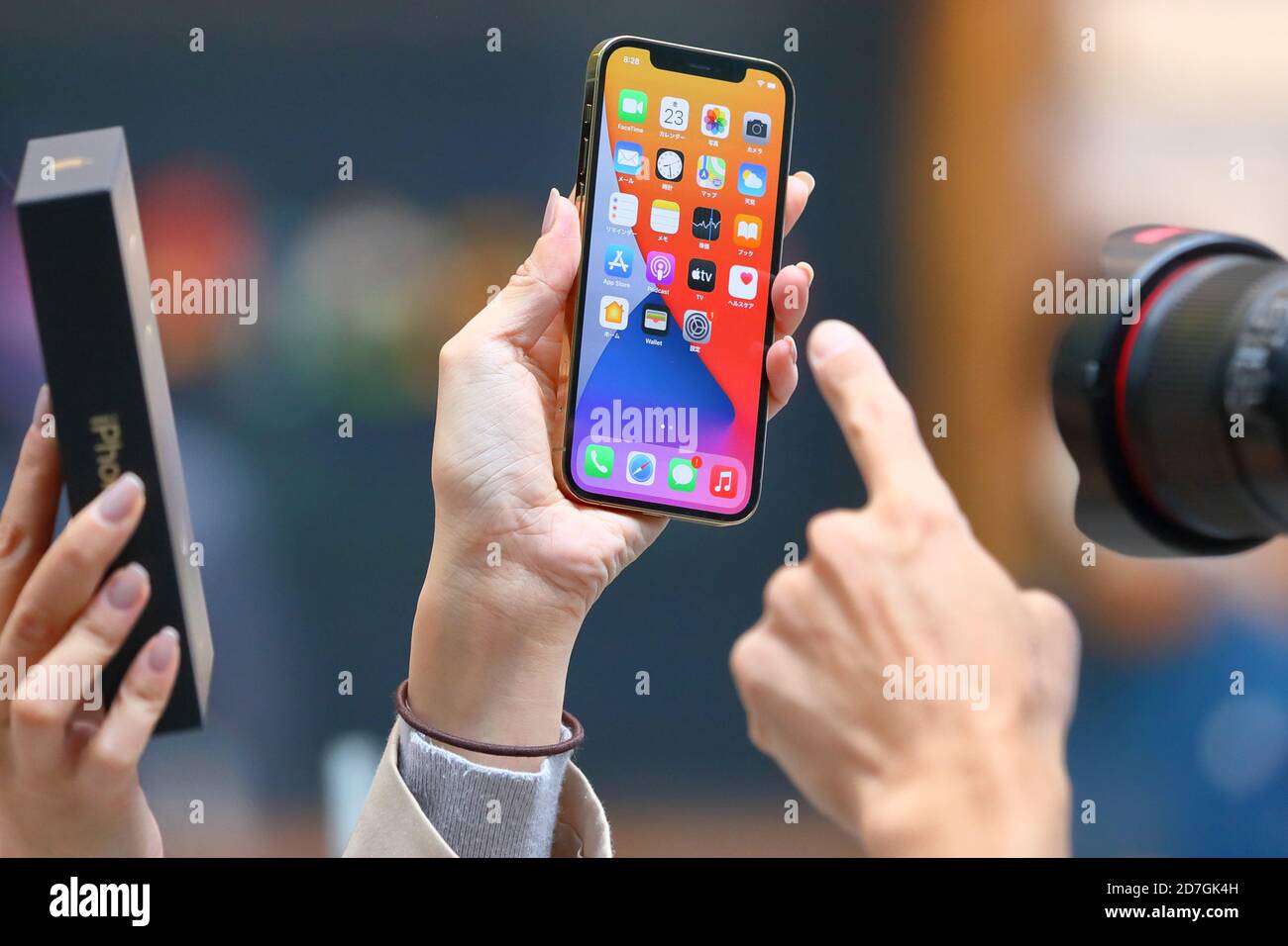 Tokyo, Japan. 23rd Oct 2020. Apple fan shows Apple's 5G new iPhone 12 ...