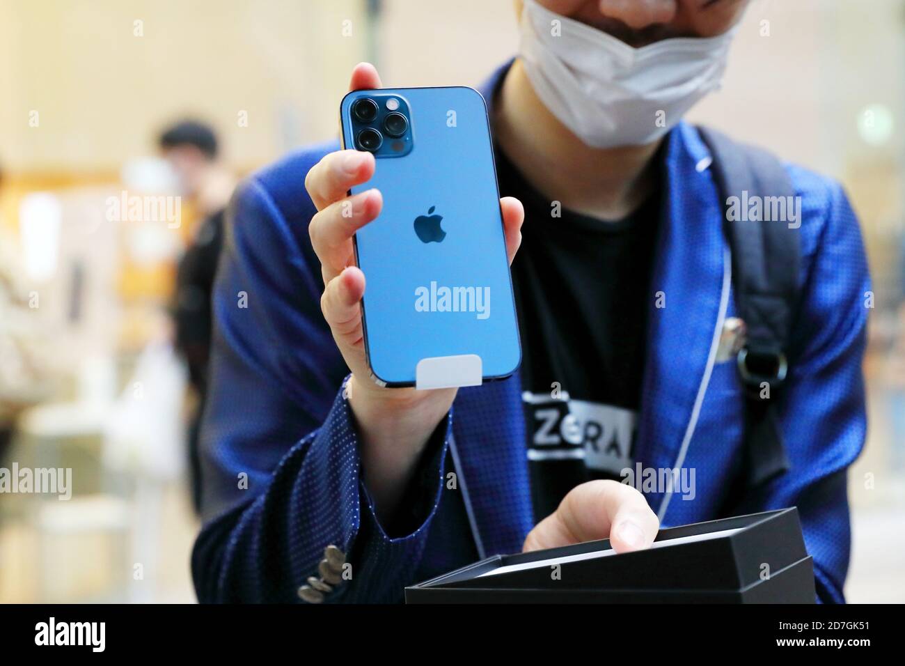 Tokyo, Japan. 23rd Oct 2020. Apple fan shows Apple's 5G new iPhone 12 ...