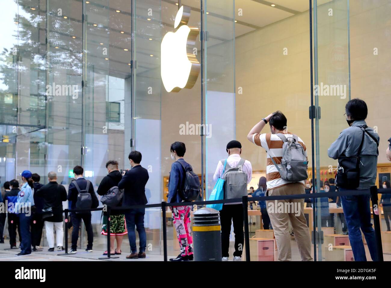 Tokyo, Japan. 23rd Oct 2020. Apple fan shows Apple's 5G new iPhone 12 ...