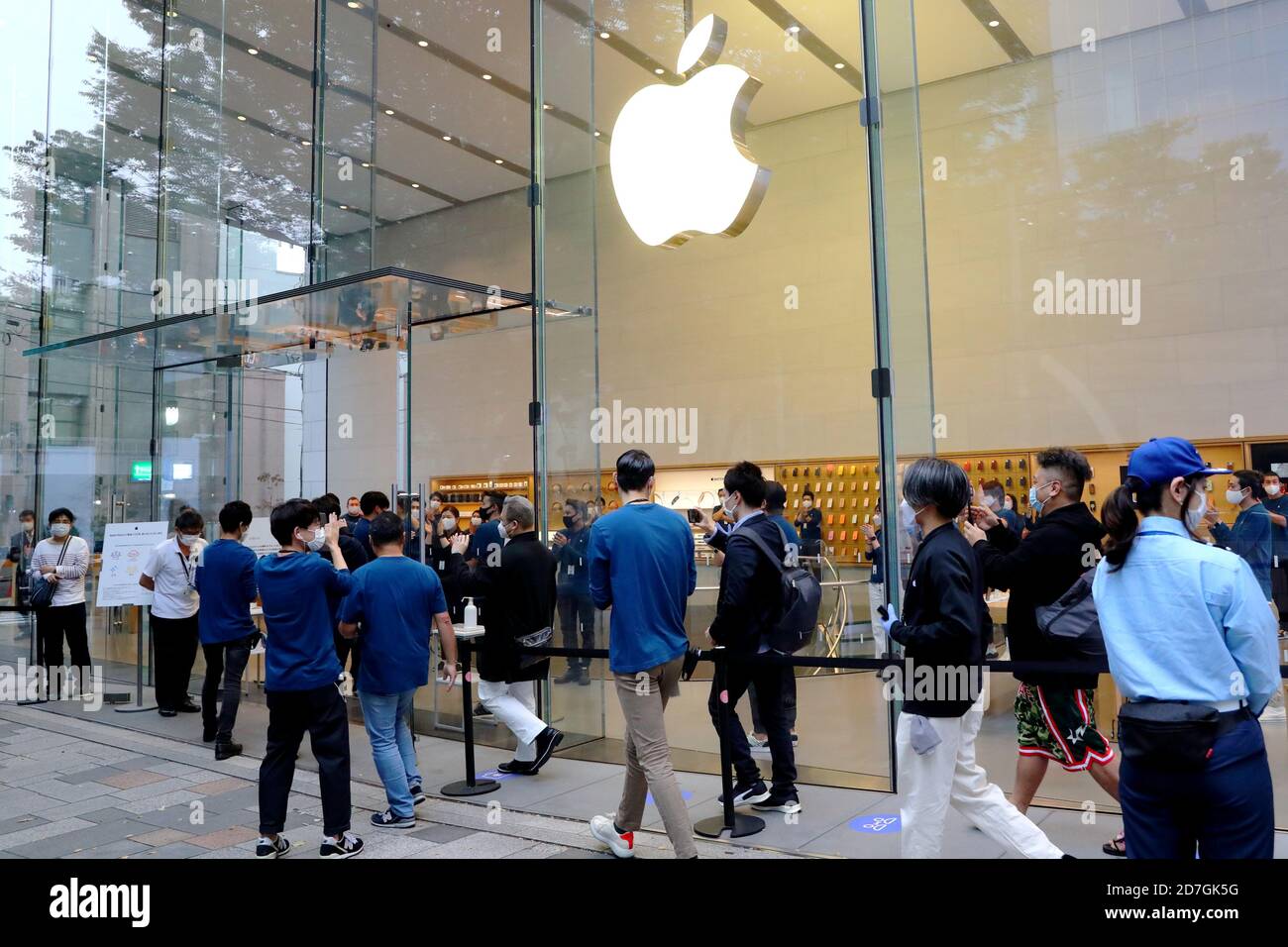 Tokyo, Japan. 23rd Oct 2020. Apple fan shows Apple's 5G new iPhone 12 ...
