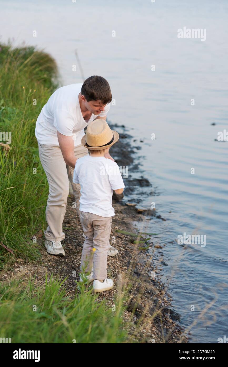 Boy throwing pebbles into the sea hi-res stock photography and images ...