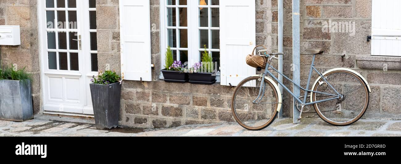 Bike placed on a house facade Stock Photo - Alamy