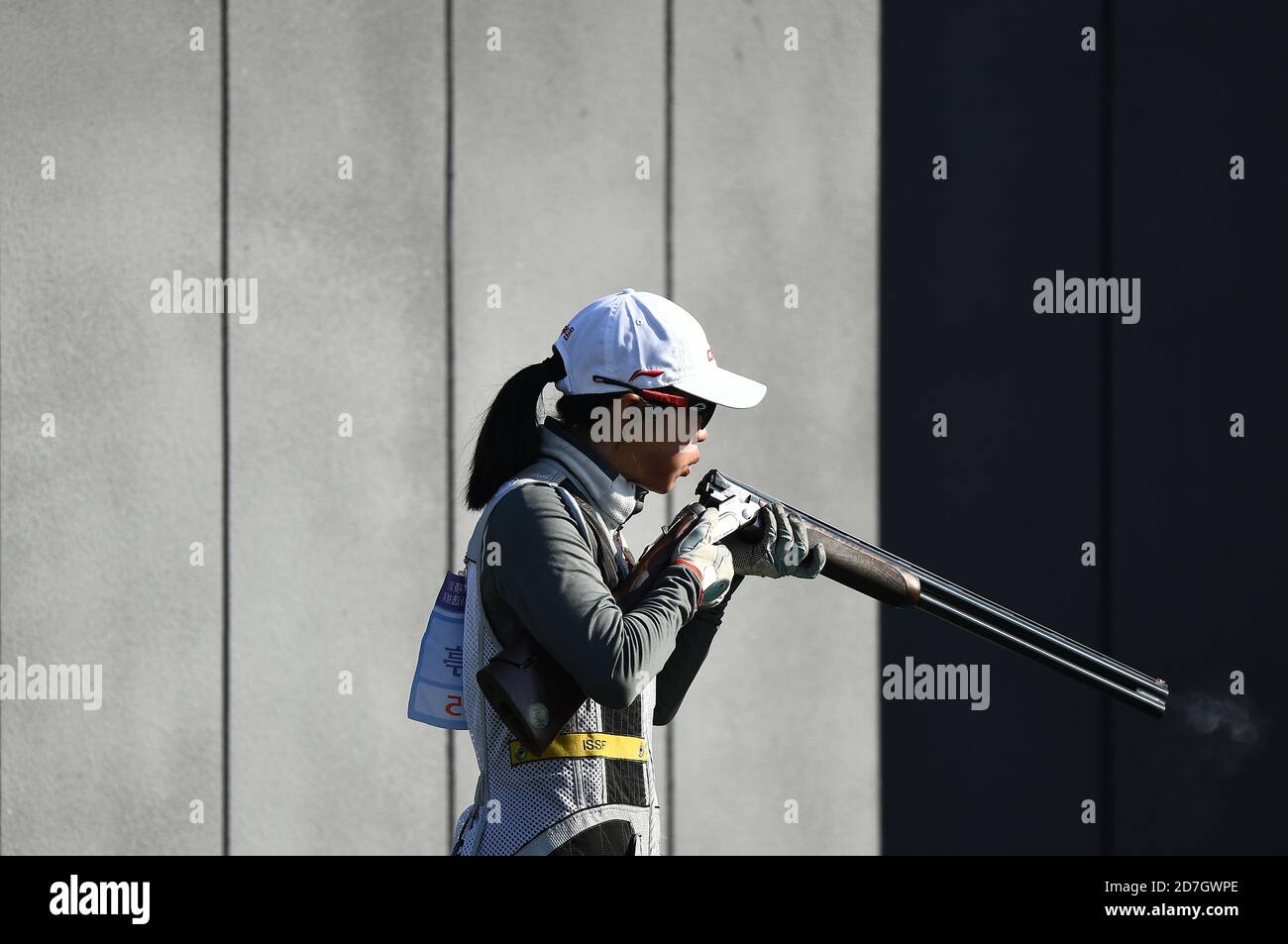 (201023) -- LINFEN, Oct. 23, 2020 (Xinhua) -- Jiang Yiting of Fujian ...