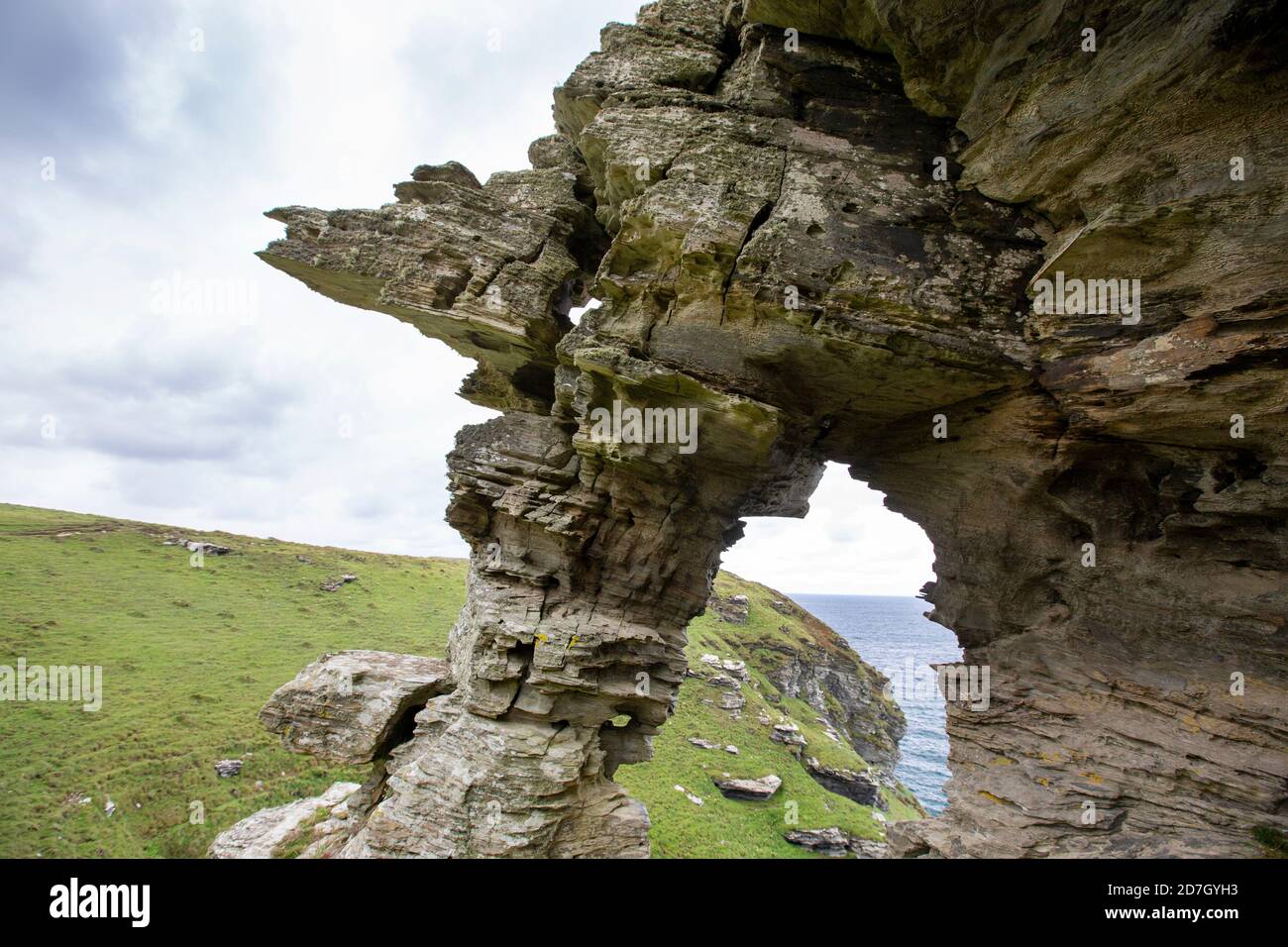 A rock arch on the coast path near Boscastle, Cornwall, UK Stock Photo ...