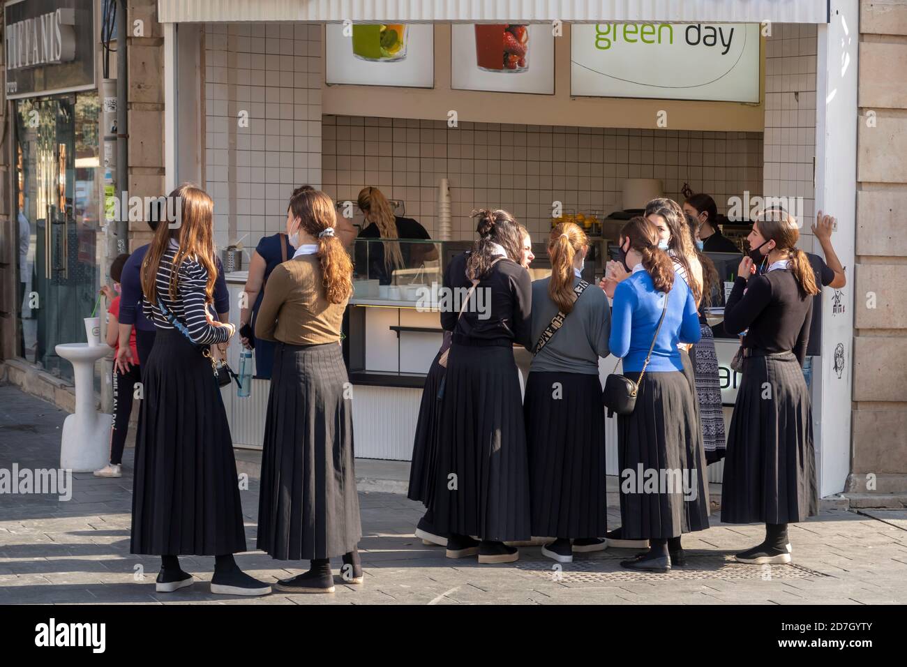 Young religious Jewish women in Jerusalem Israel Stock Photo - Alamy