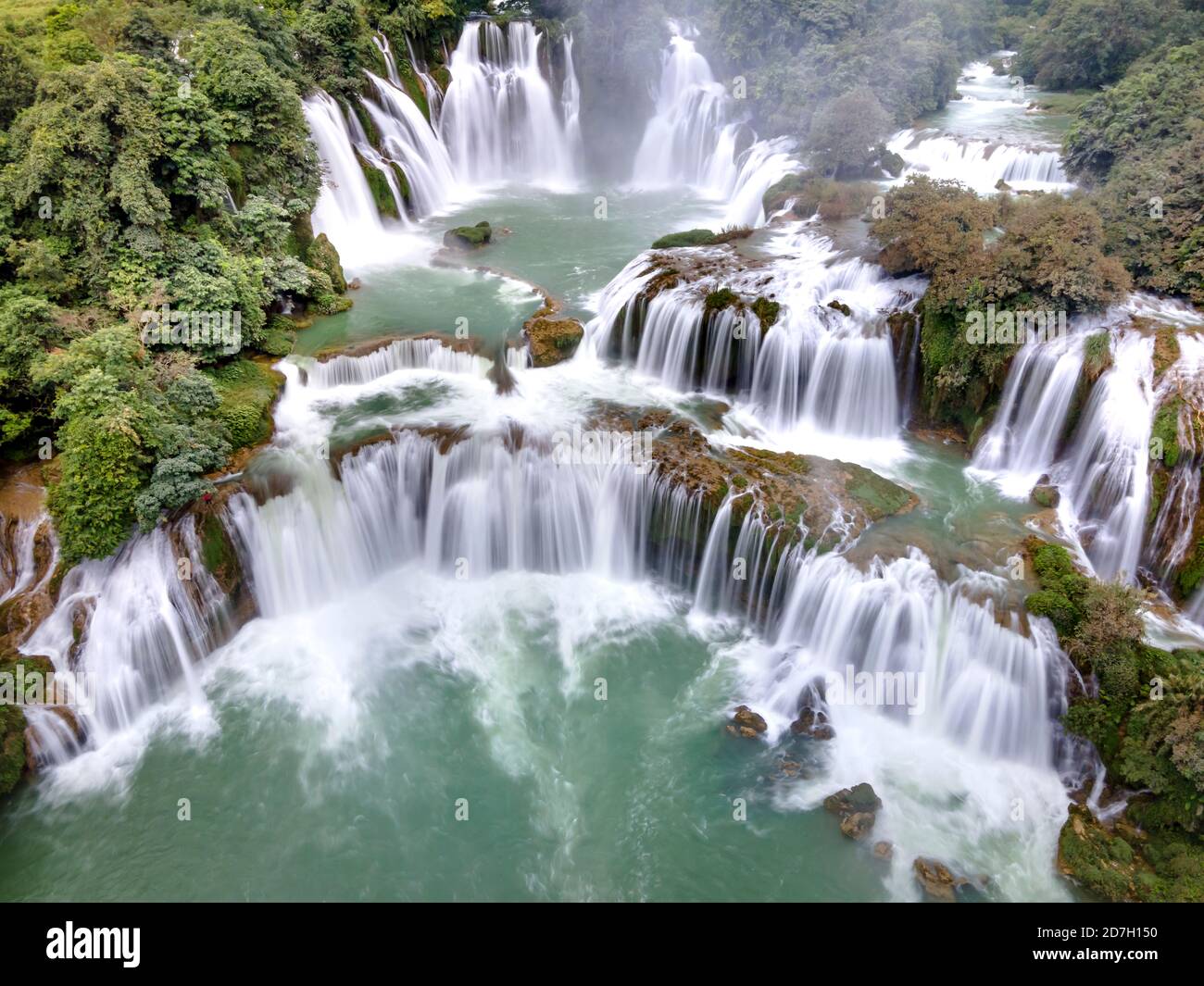 See the beautiful Ban Gioc waterfall in Trung Khanh district, Cao Bang ...