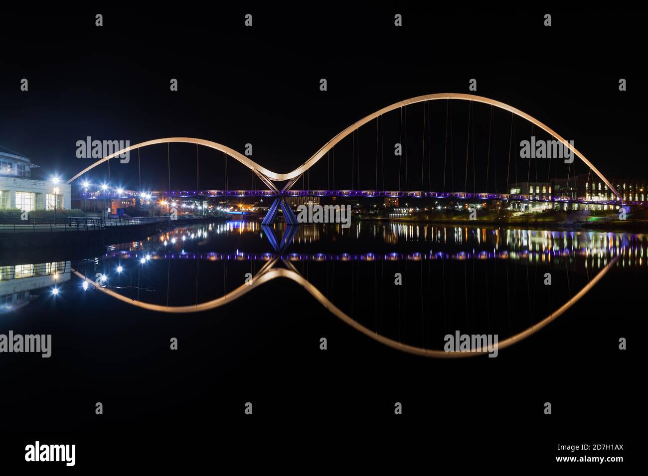 The infinity bridge pedestrian bridge hi-res stock photography and ...