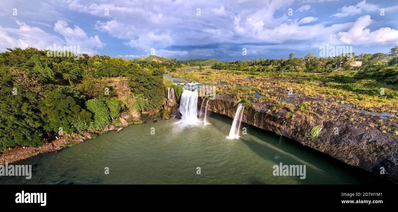Vietnam jungle from above hi-res stock photography and images - Alamy