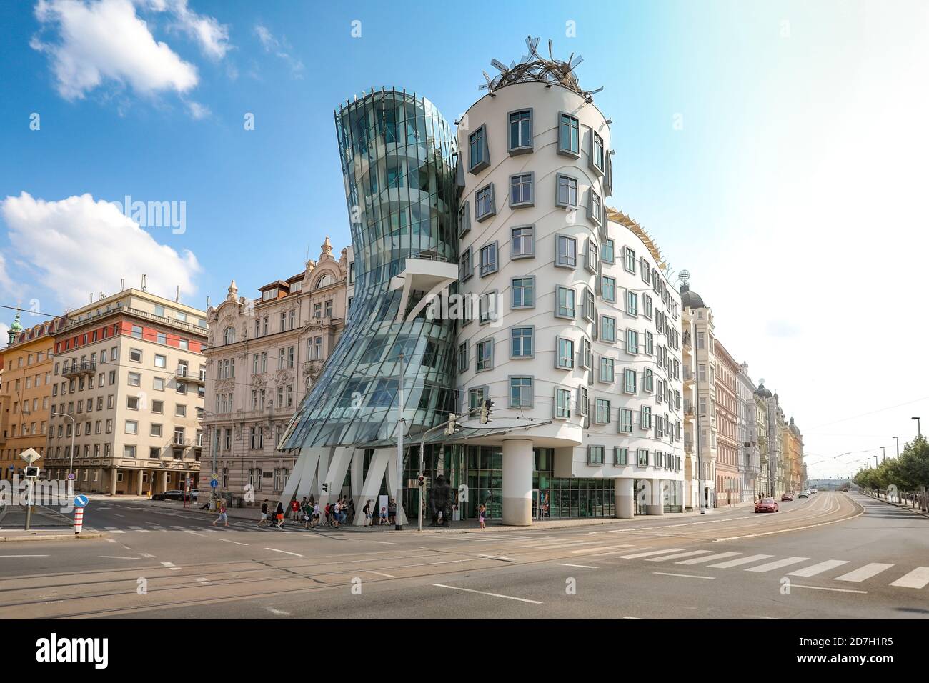 Dancing building architect frank gehry hi-res stock photography and ...