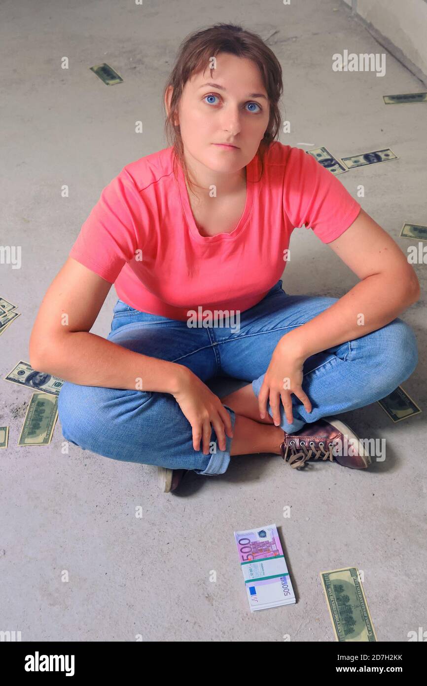 Money scattered on floor hi-res stock photography and images - Alamy