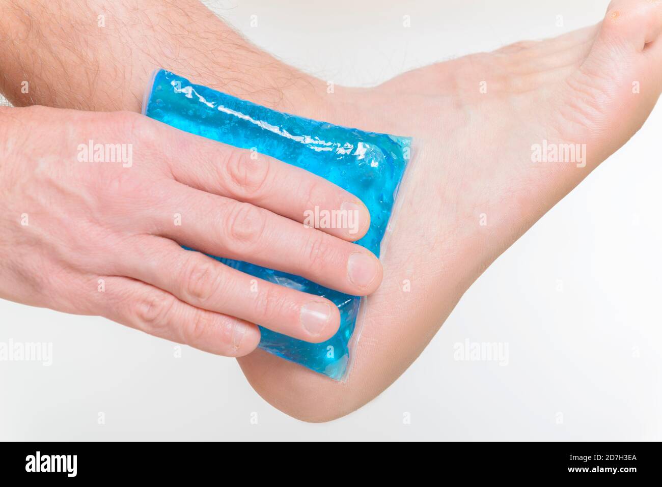 Man using cold gel compress on ankle to reduce pain Stock Photo - Alamy