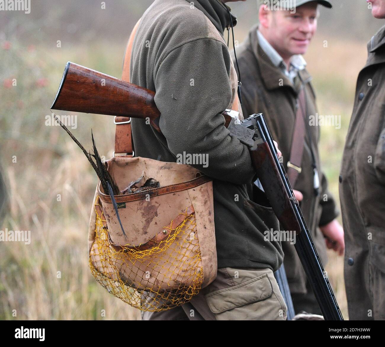 Shoot rifle hi-res stock photography and images - Alamy