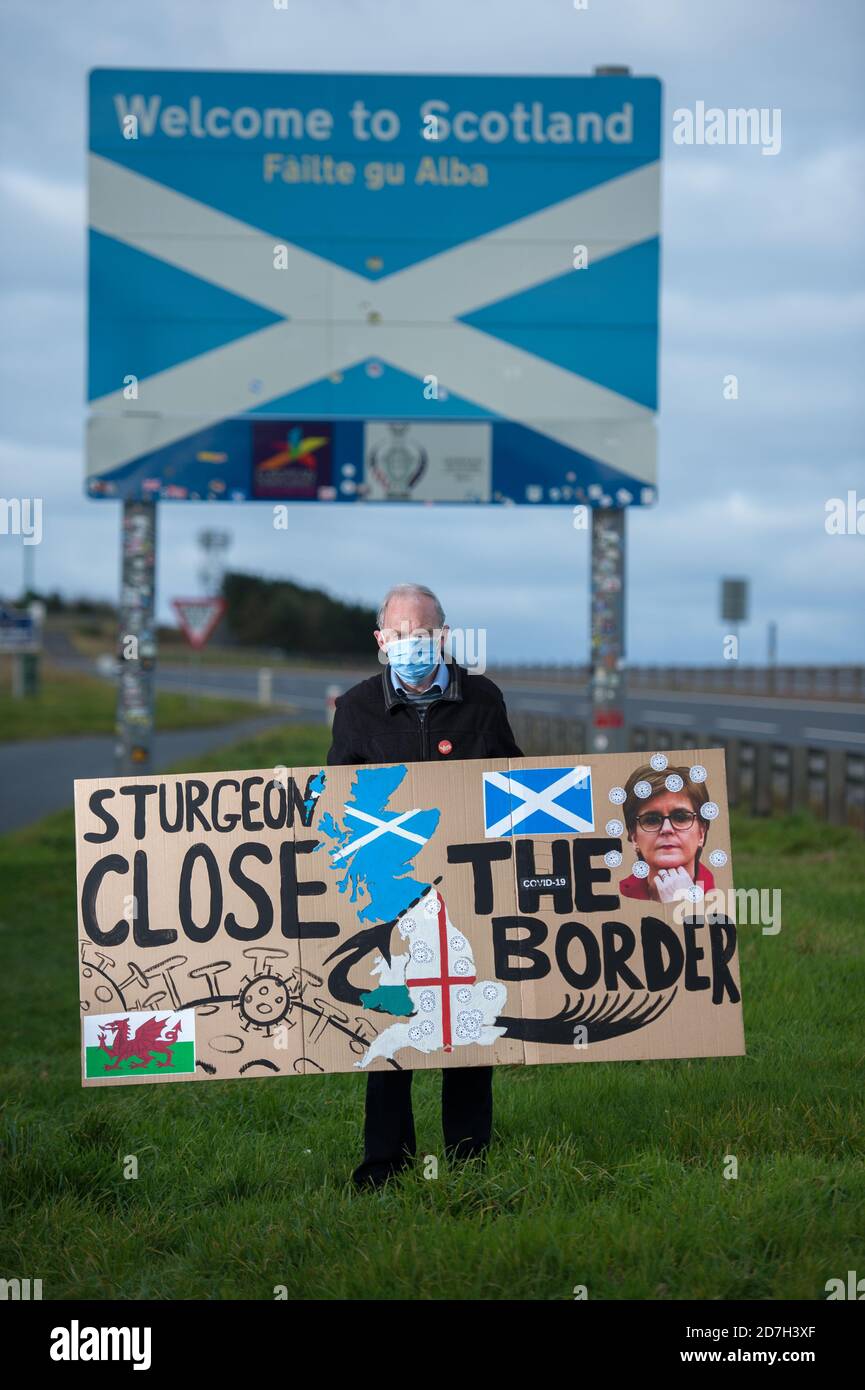 Nicola sturgeon close scottish border hi-res stock photography and ...