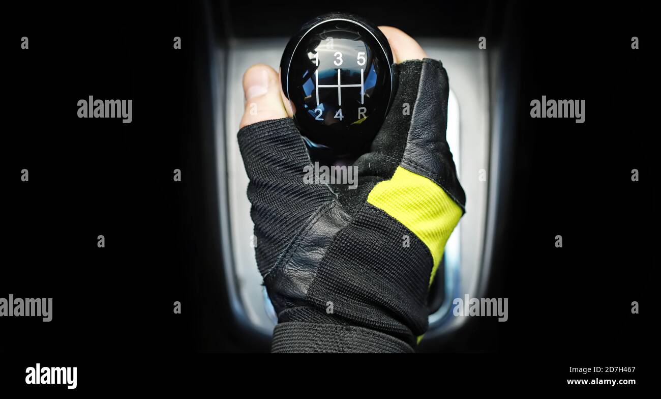 Gear lever. Manual Transmission. Hand on the gear shift in a car Stock ...