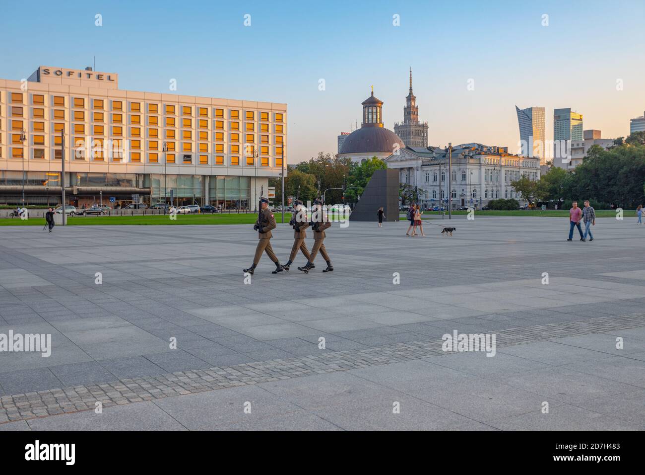 Changing guard for the Tomb of the Unknown Soldier on Pilsudski Square ...