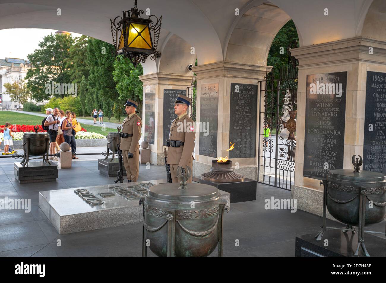 Tomb of the Unknown Soldier monument guarded non stop by military ...