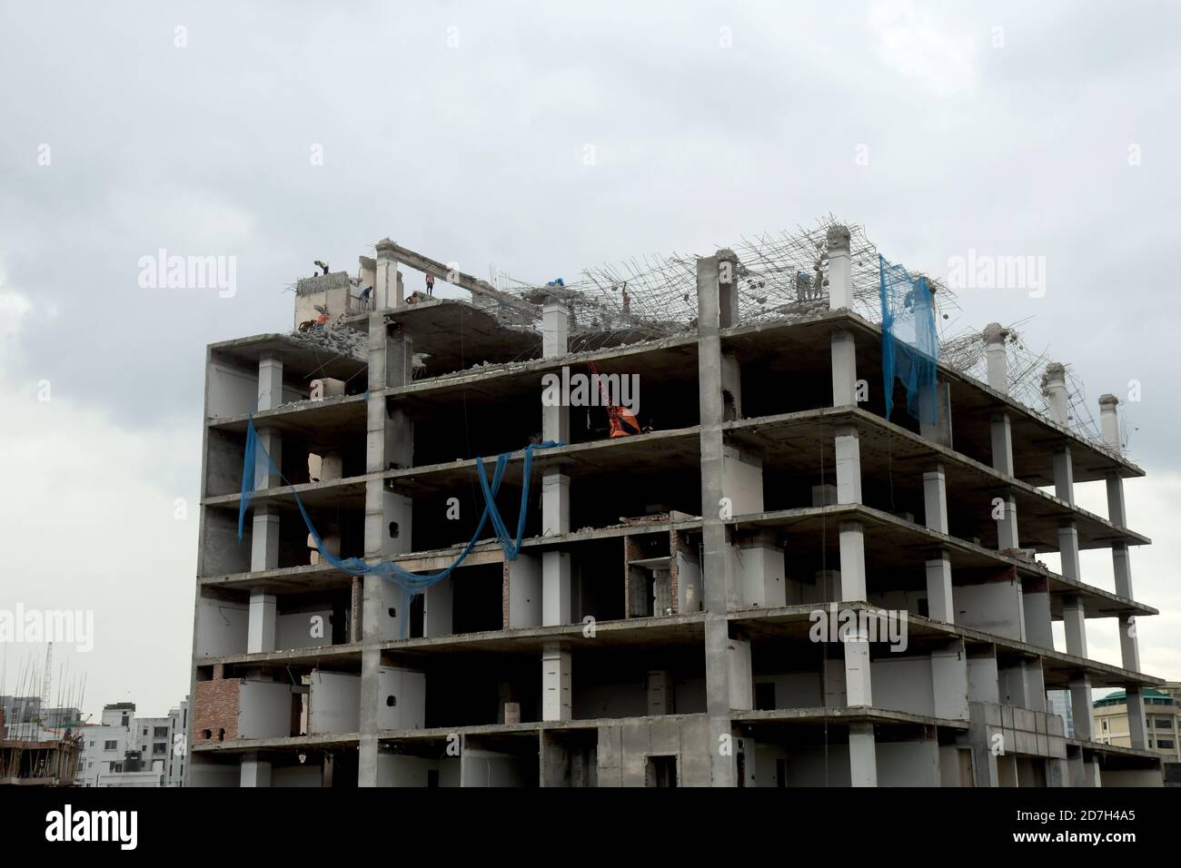DHAKA, BANGLADESH– 21 October 2020: Bangladeshi worker uses a sledge ...