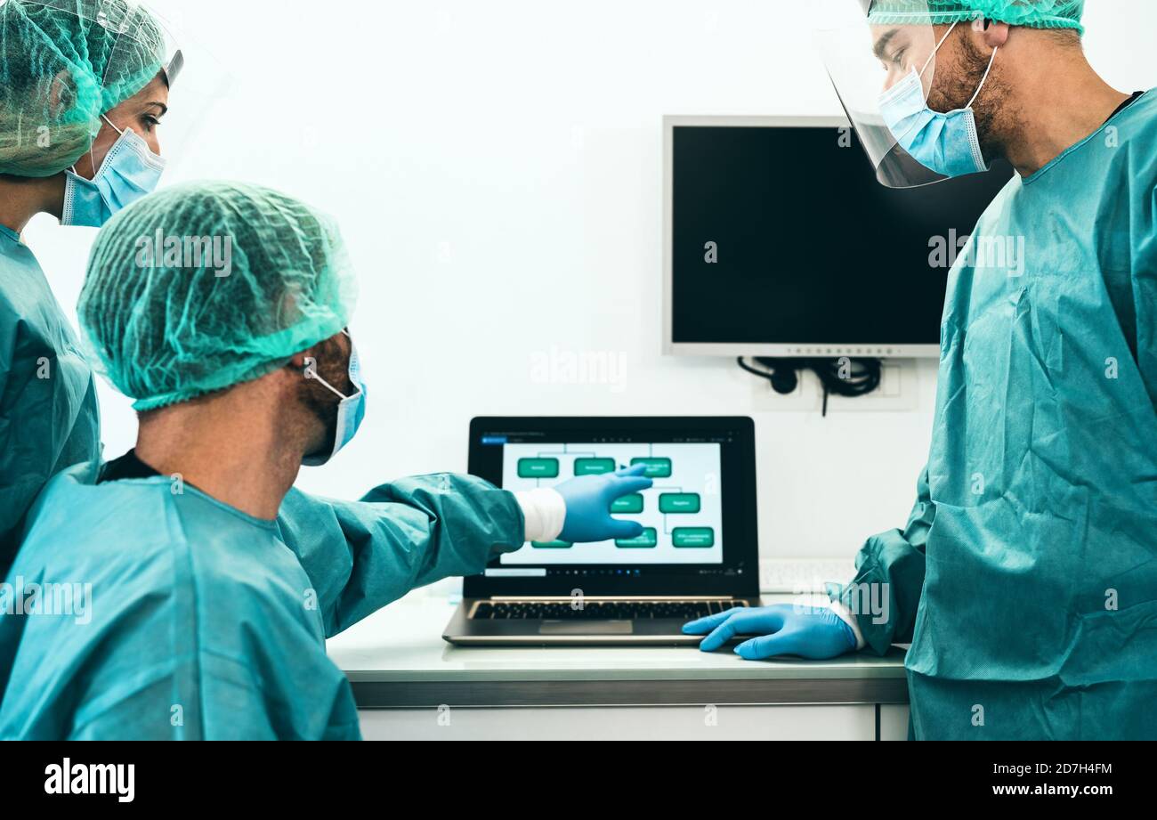 Medical teamwork hi-res stock photography and images - Alamy