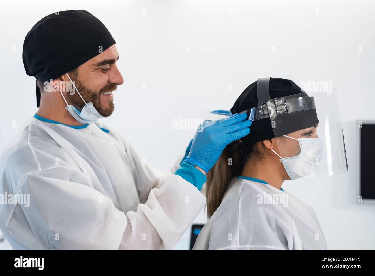 Hospital workers smiling hi-res stock photography and images - Alamy