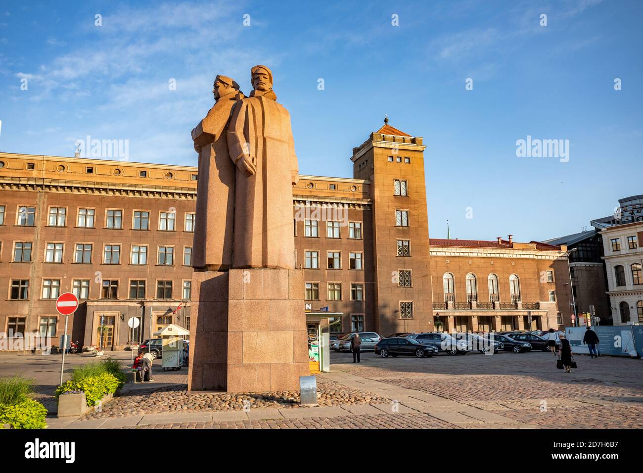 Latvian Riflemen Monument in Riga, Latvia Stock Photo - Alamy