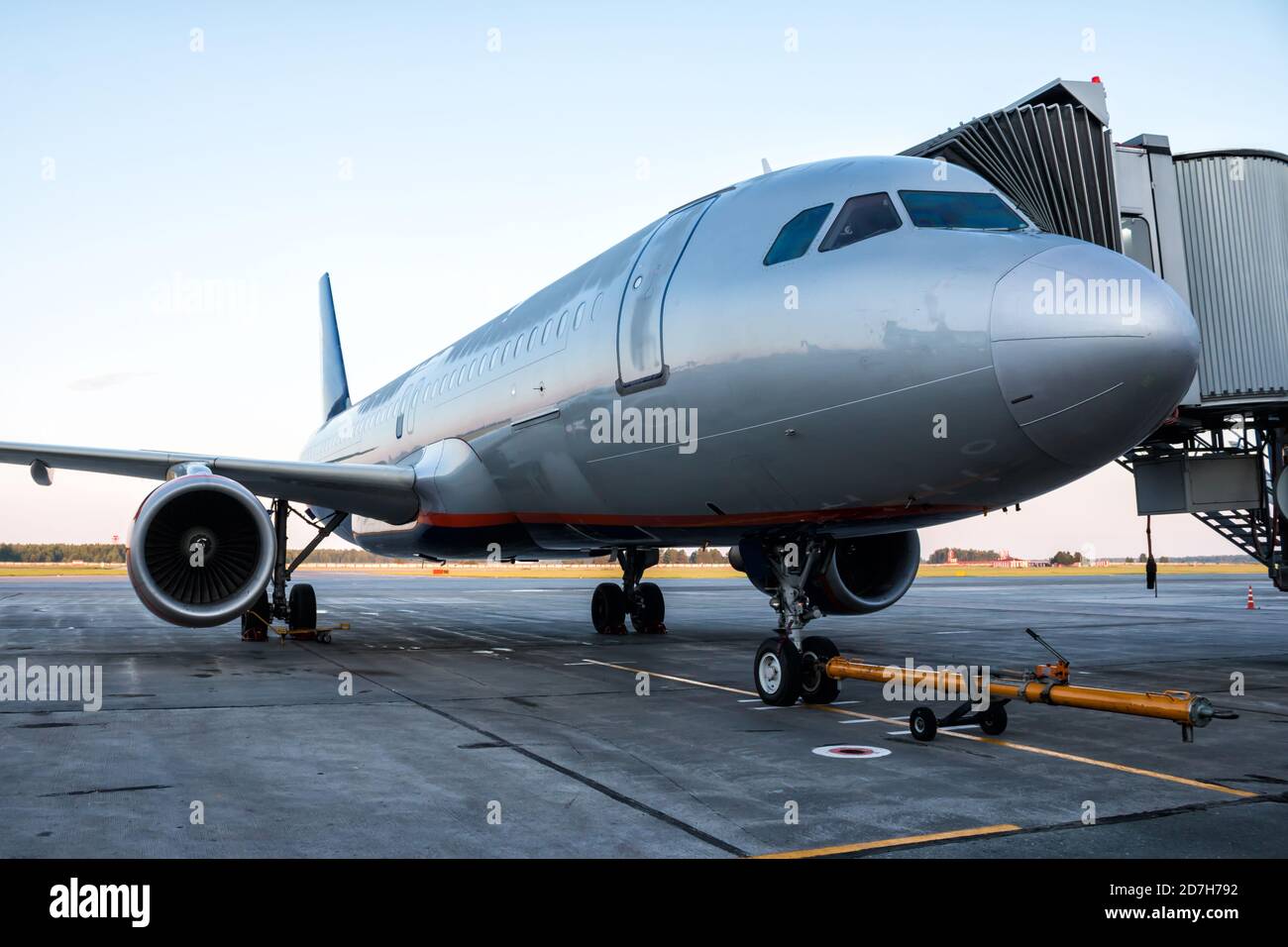 Passenger airplane parked to a jetway Stock Photo - Alamy
