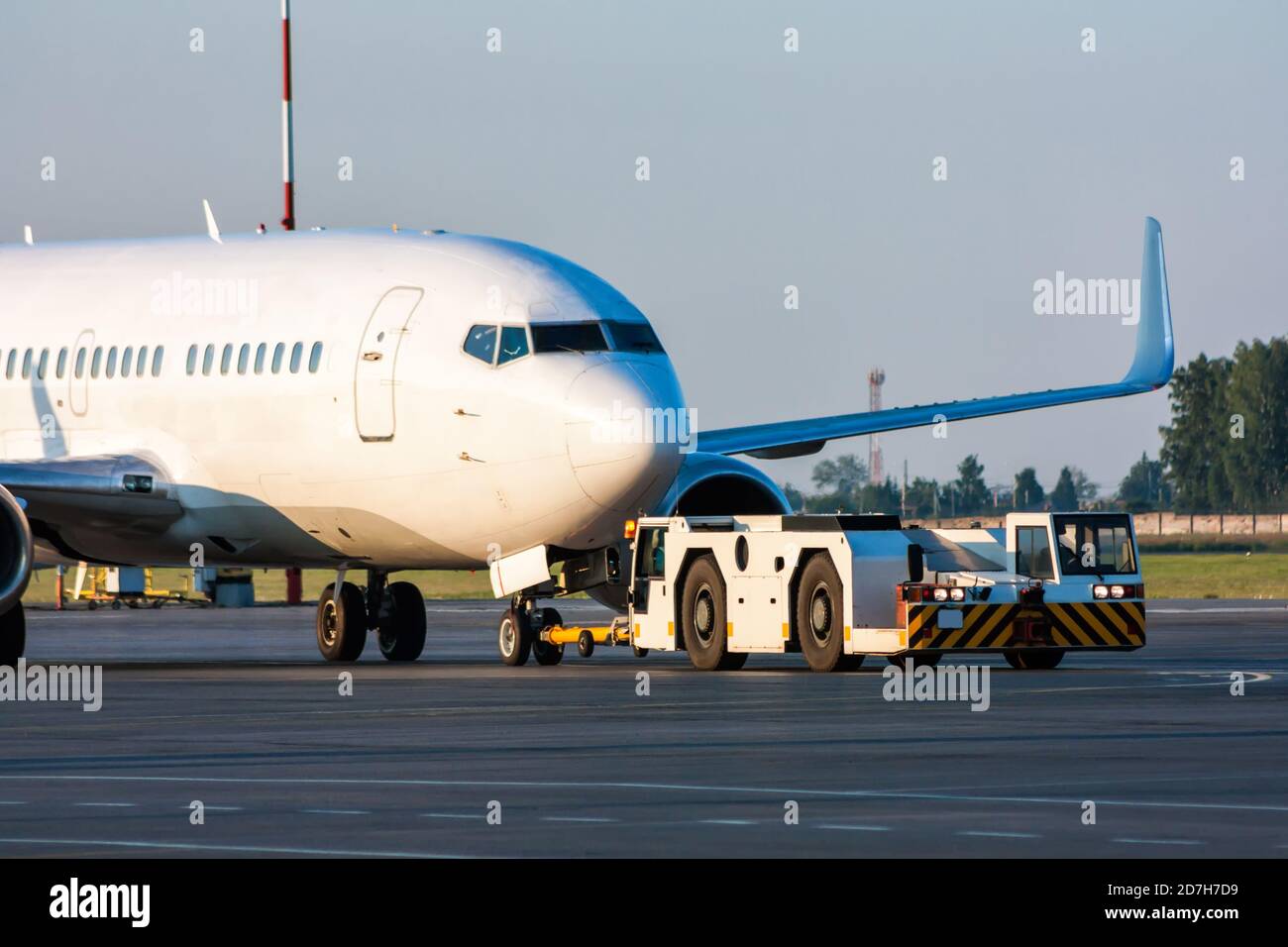 Aircraft tow truck hi-res stock photography and images - Alamy