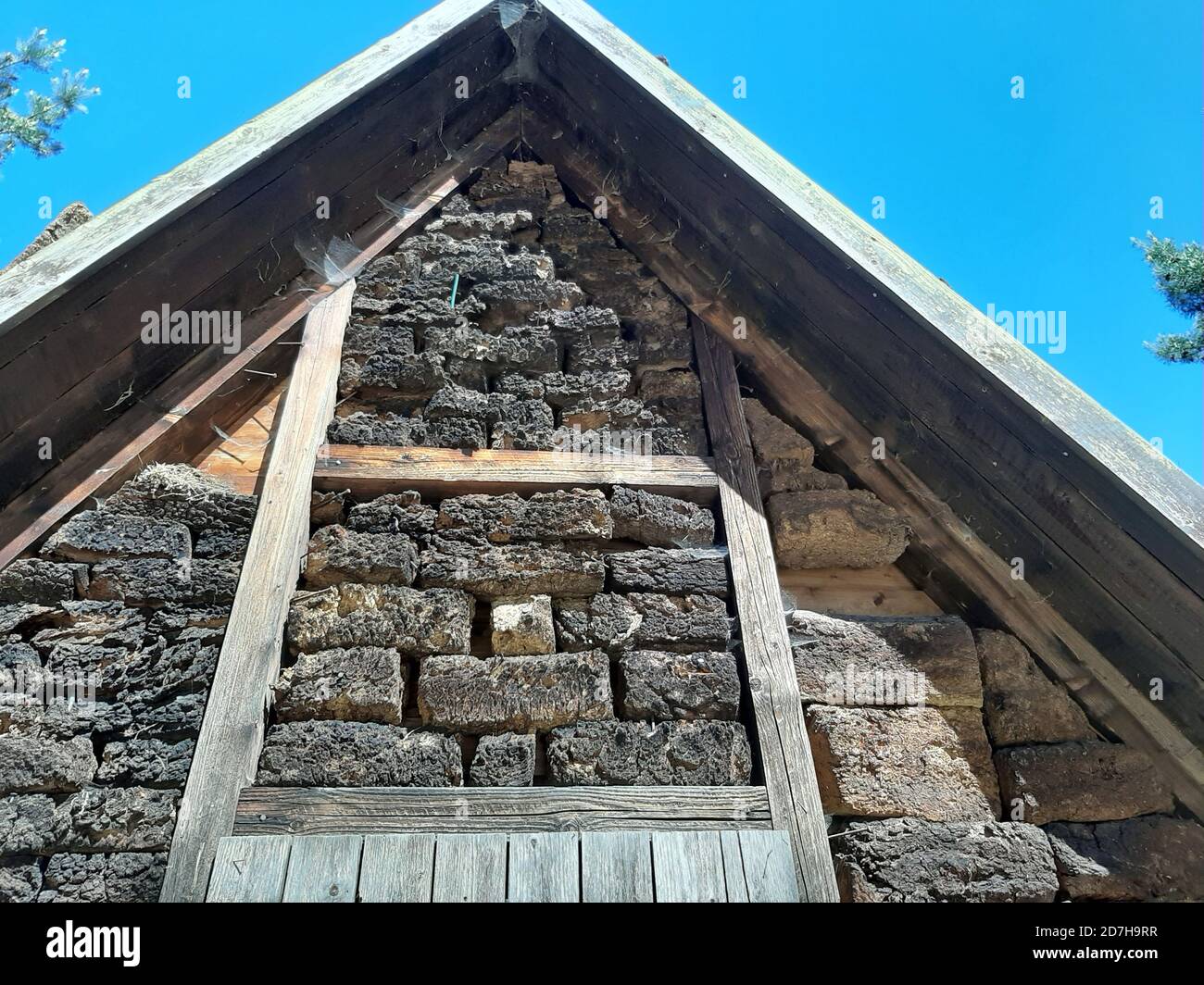 Peat house hi-res stock photography and images - Alamy