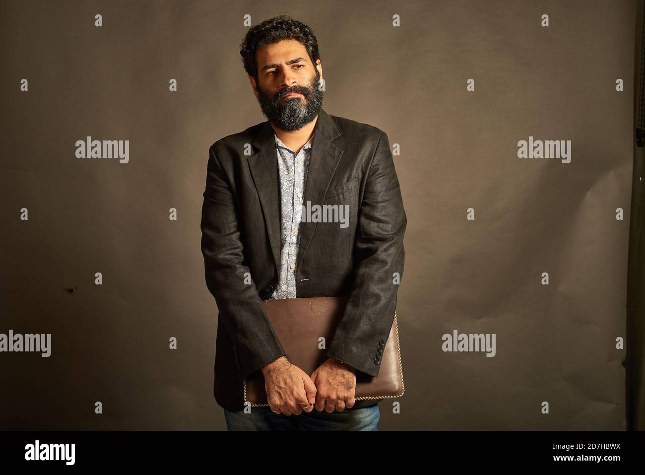 Young urban man in India in an animated discussion Stock Photo - Alamy