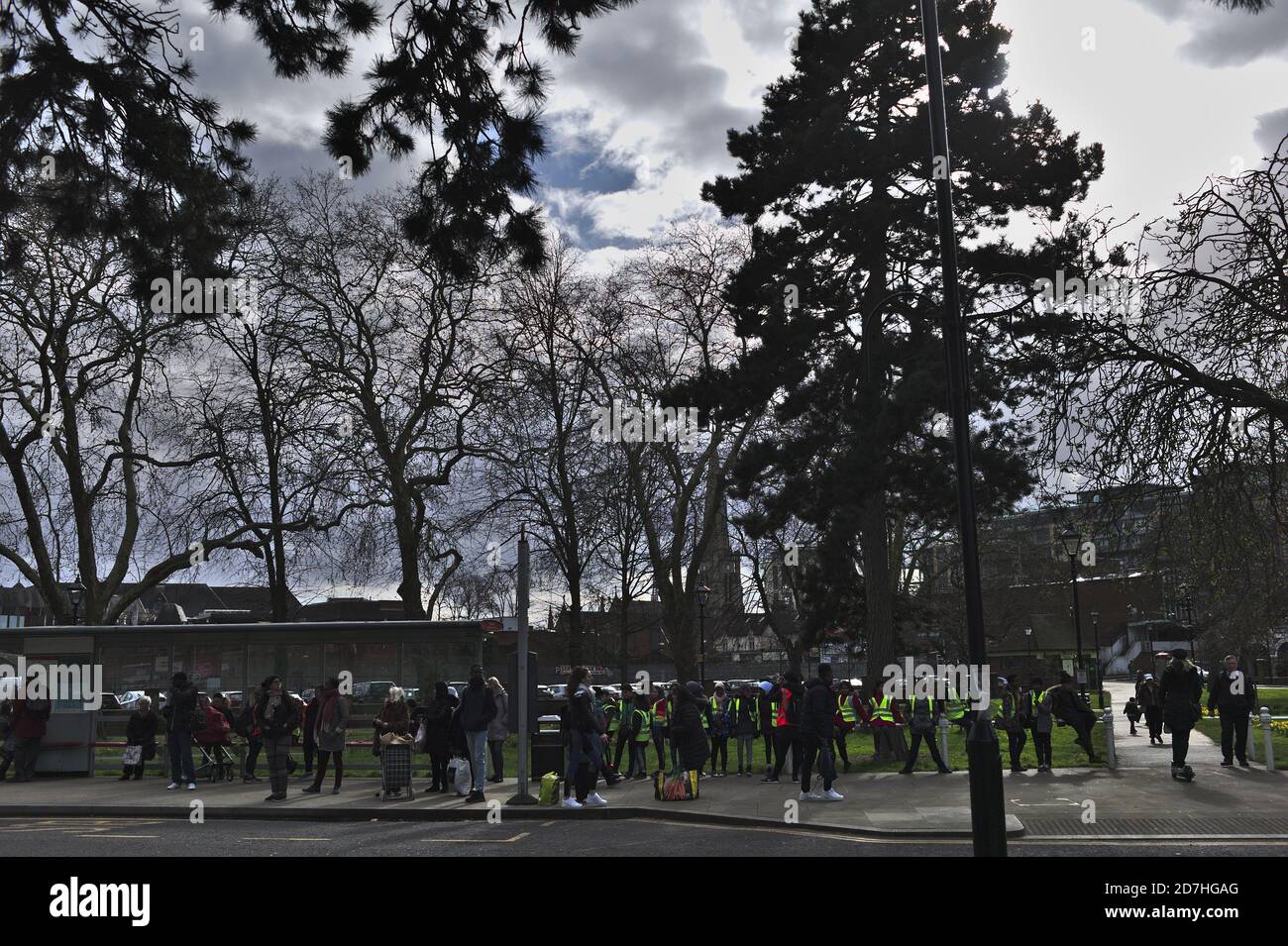 Buses queue queues bus hi-res stock photography and images - Alamy