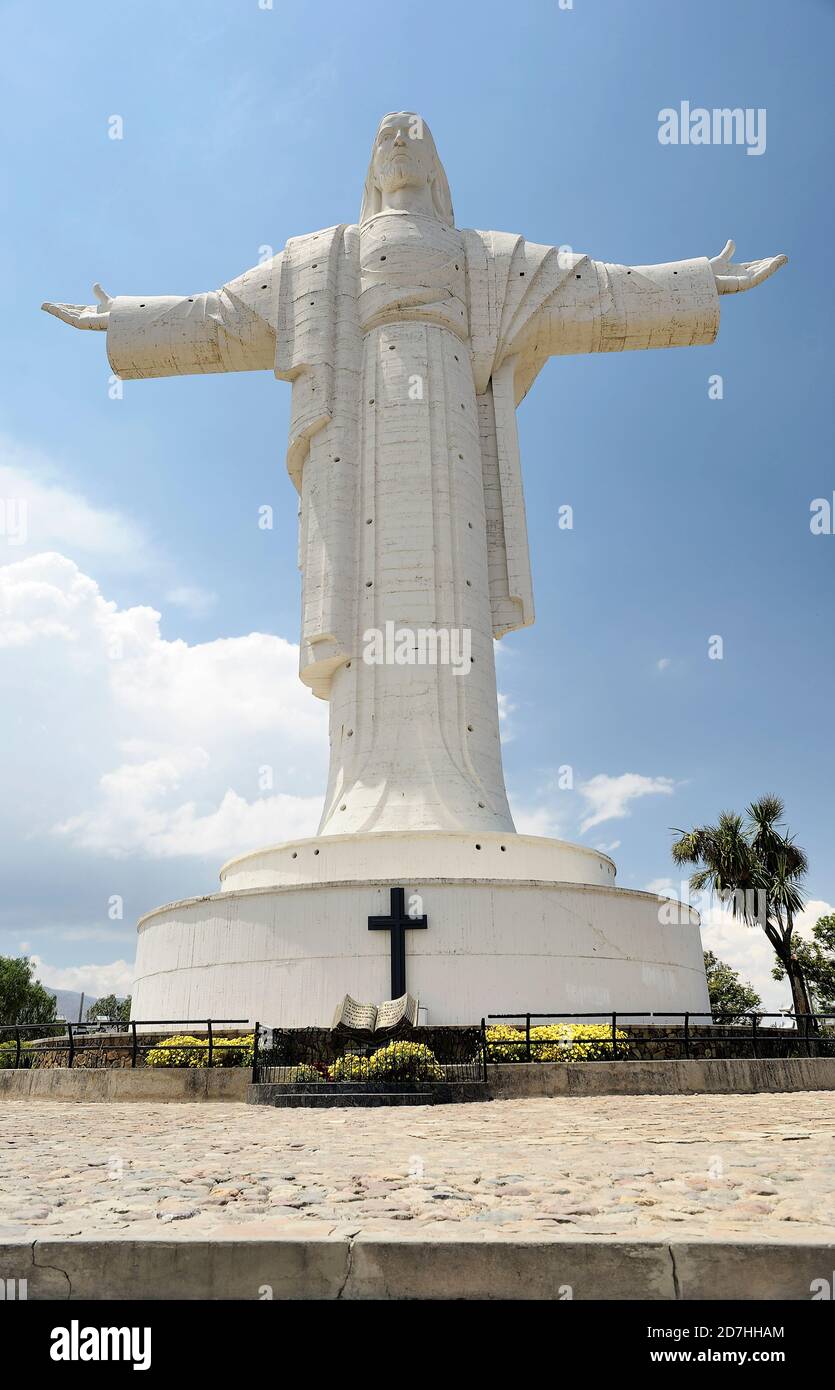 Cristo de la concordia cochabamba hi-res stock photography and images ...