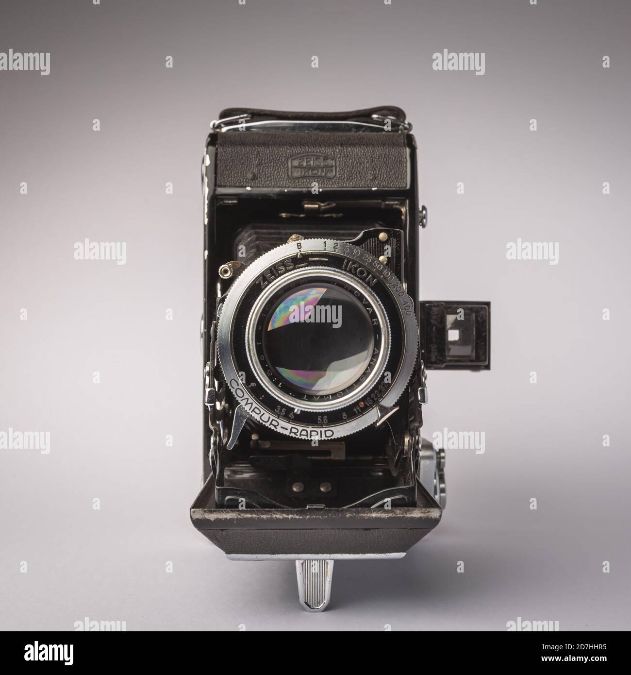 Vilnius, Lithuania - OCTOBER 23, 2020: Vintage Zeiss Ikon camera Stock ...