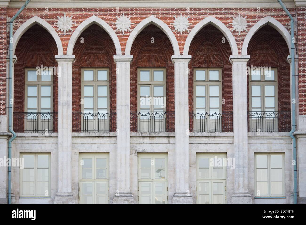 Old arch building hi-res stock photography and images - Alamy