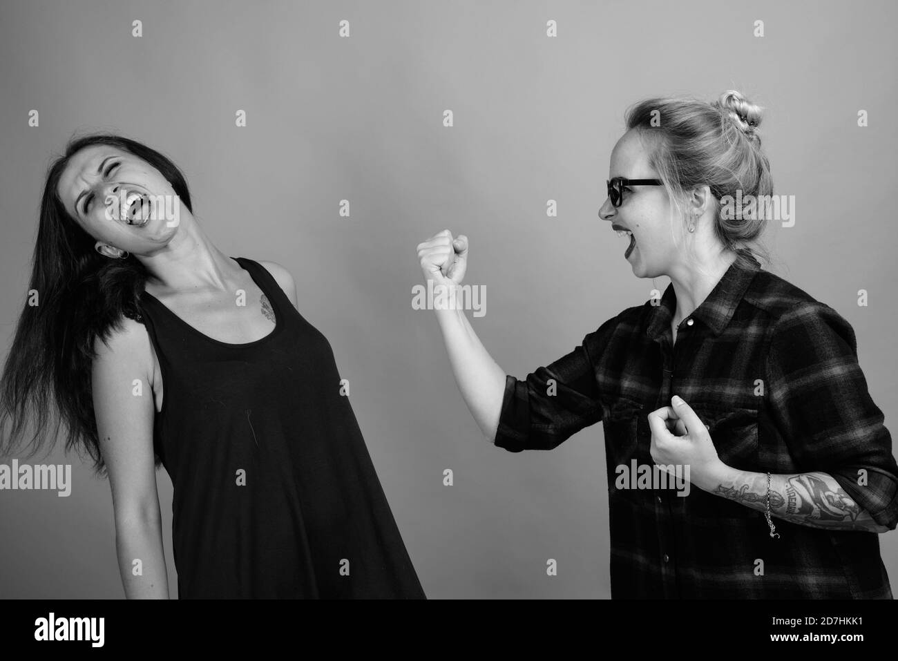 Two black women fighting hi-res stock photography and images - Alamy