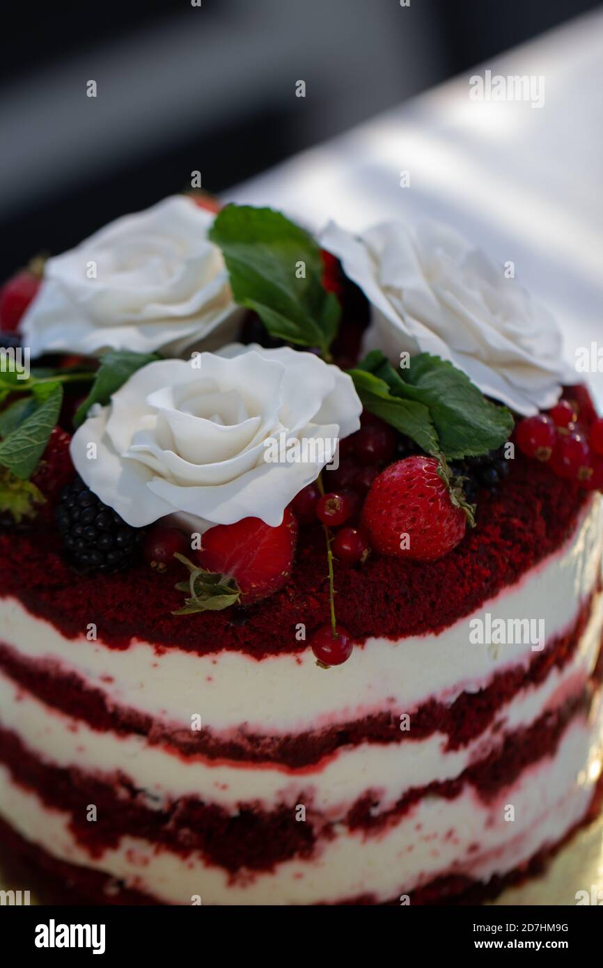 Red velvet cake with close up with white roses Stock Photo - Alamy