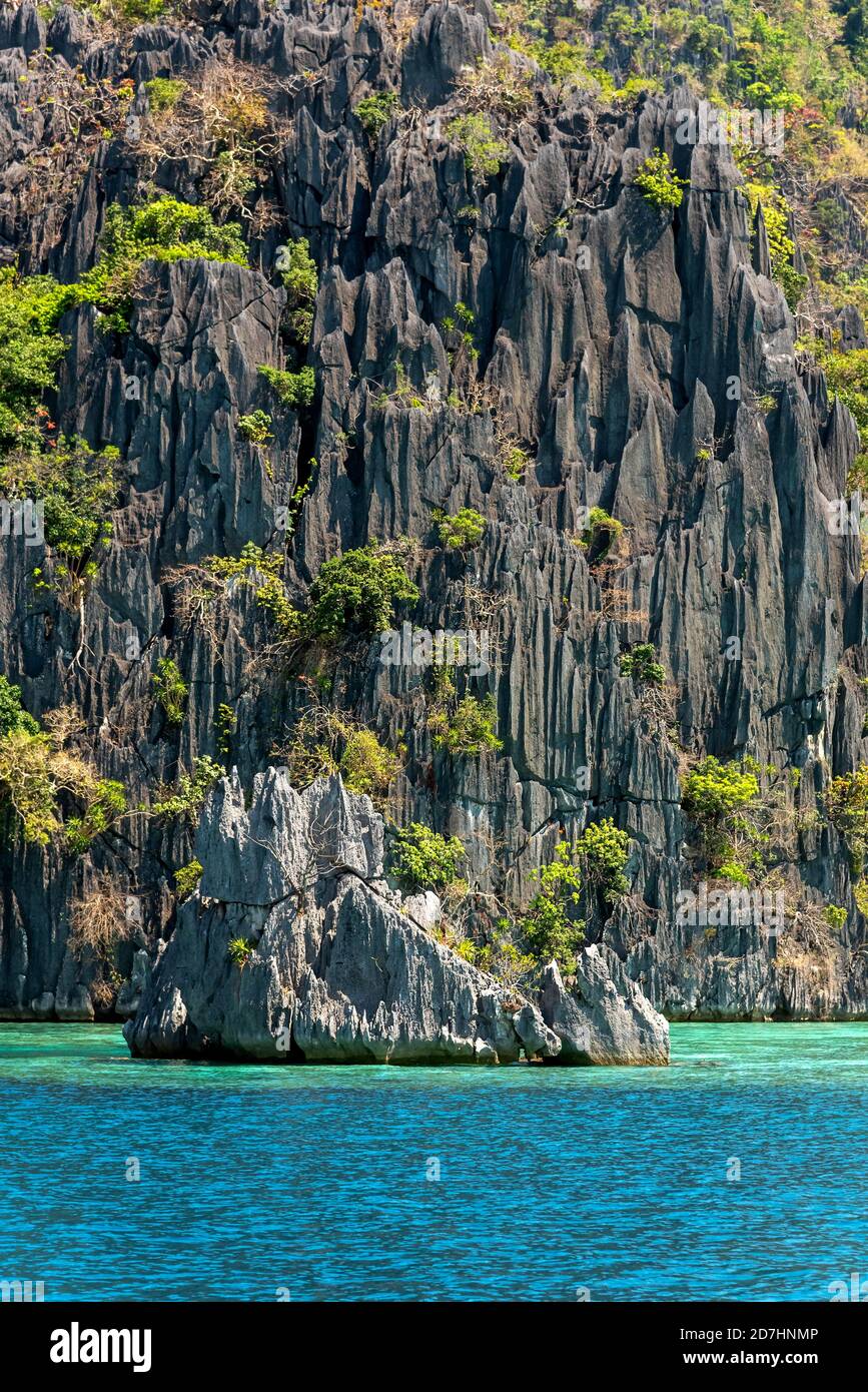 Crystal waters and rock Hill formations In El Nido Beach In The ...