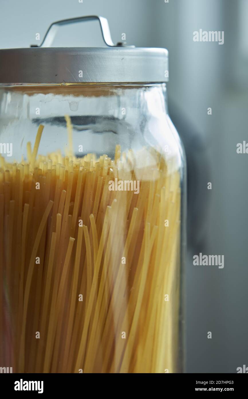 Italian spaghetti in a glass jar close-up Stock Photo - Alamy