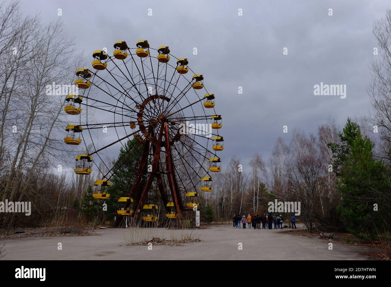 The famous Ferris wheel in an abandoned amusement park in Pripyat ...