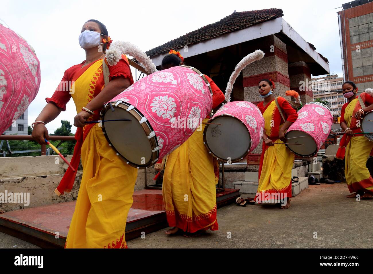 Kolkata, India. 22nd Oct, 2020. Traditional women drummers wearing ...
