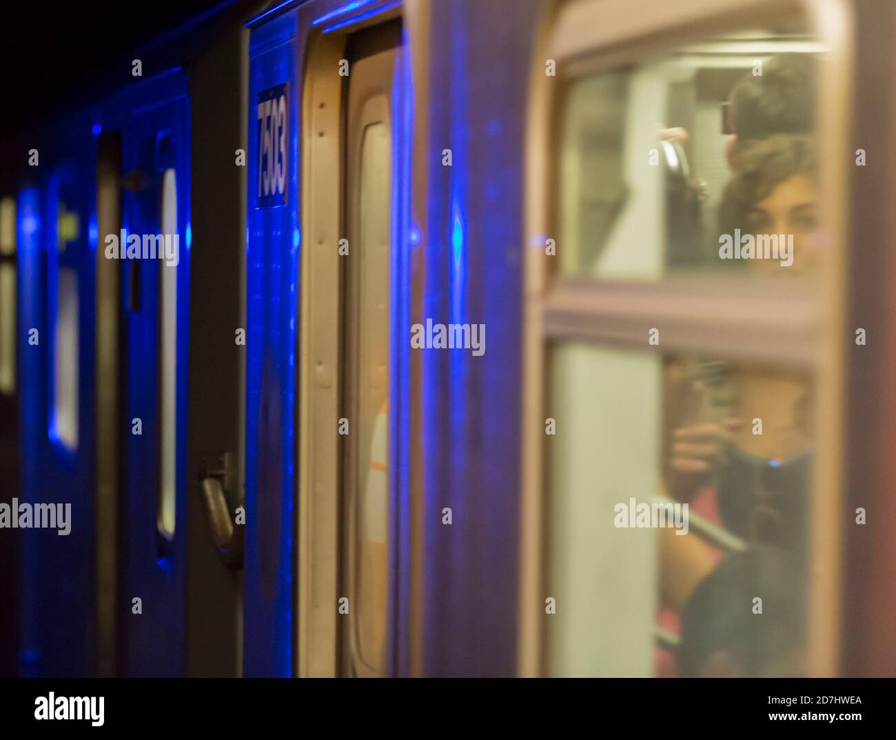 Subway scenes hi-res stock photography and images - Alamy