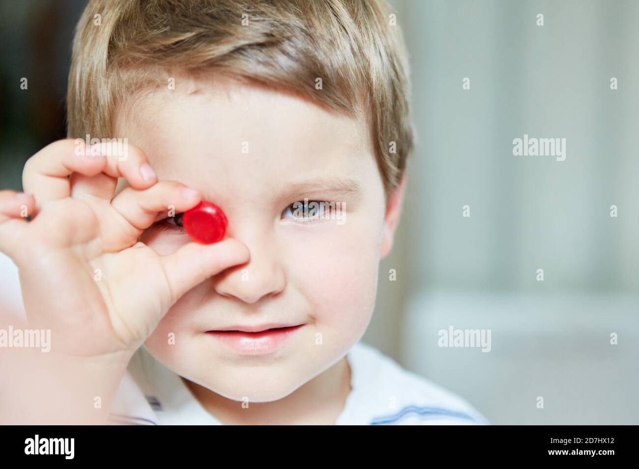 Child snacking hi-res stock photography and images - Alamy