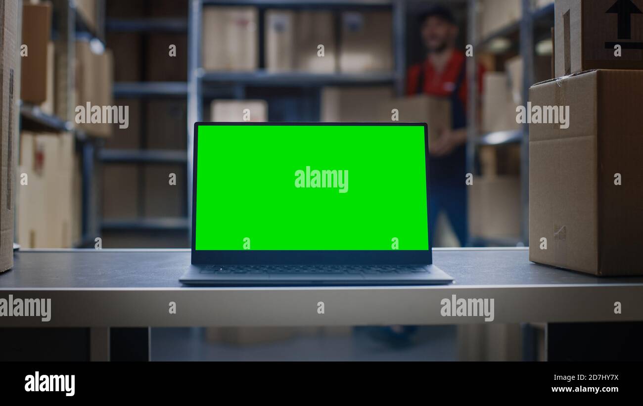 Man in warehouse works laptop hi-res stock photography and images - Alamy