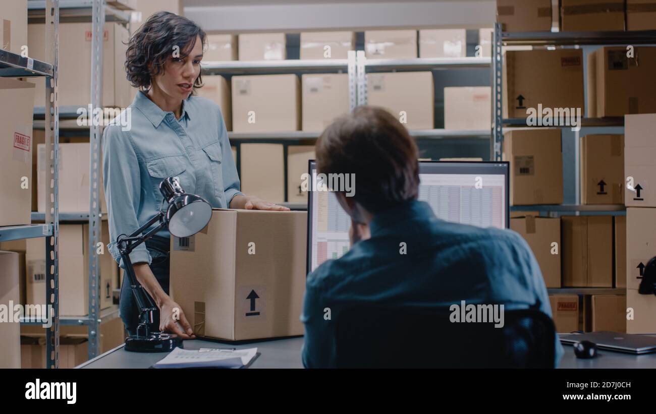Warehouse clerk hi-res stock photography and images - Alamy