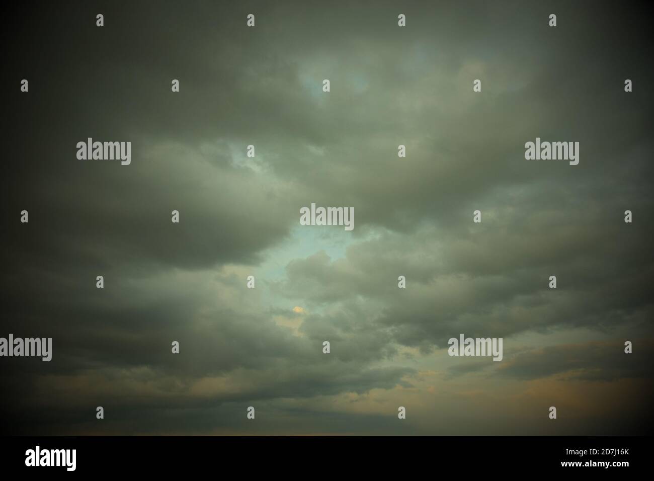 Cloudy grey gray sky hi-res stock photography and images - Alamy