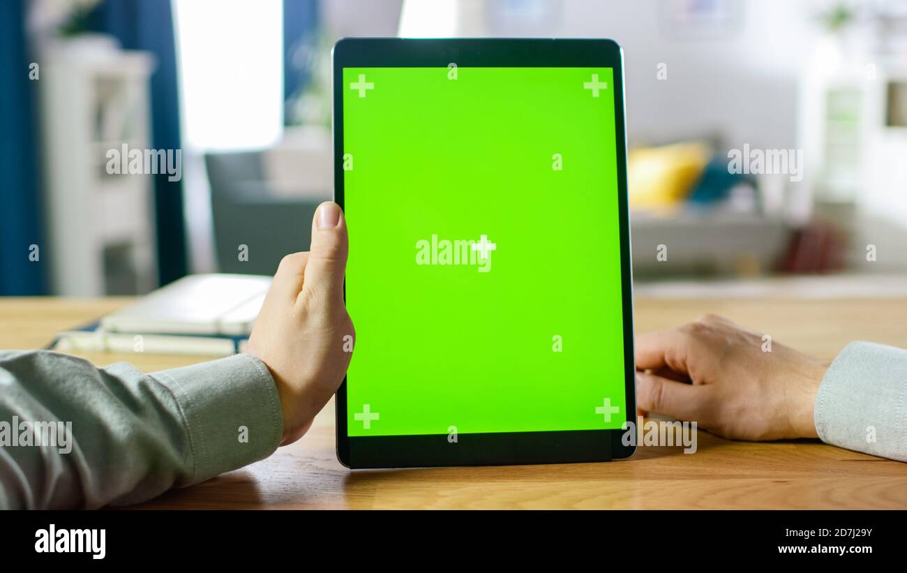 Green screen hand gestures hi-res stock photography and images - Alamy