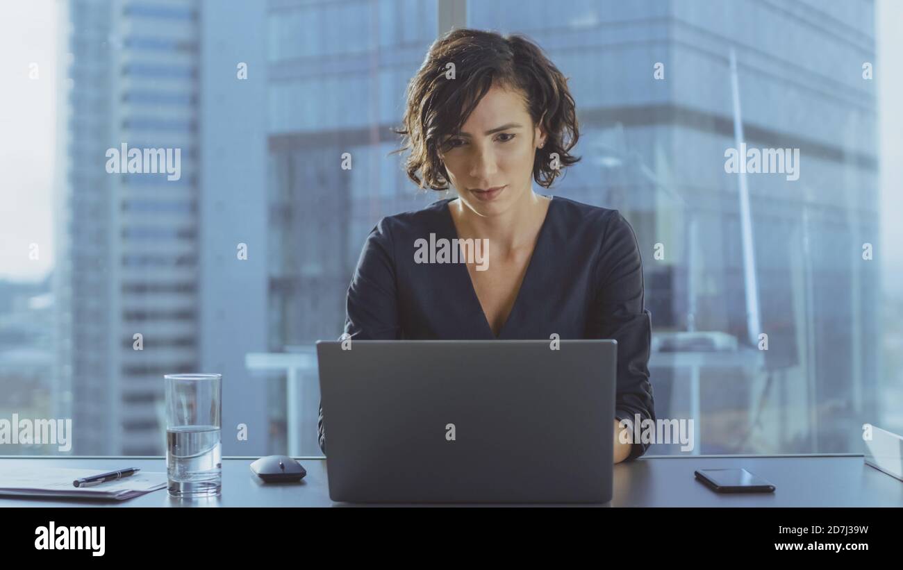 Successful female leader hi-res stock photography and images - Alamy