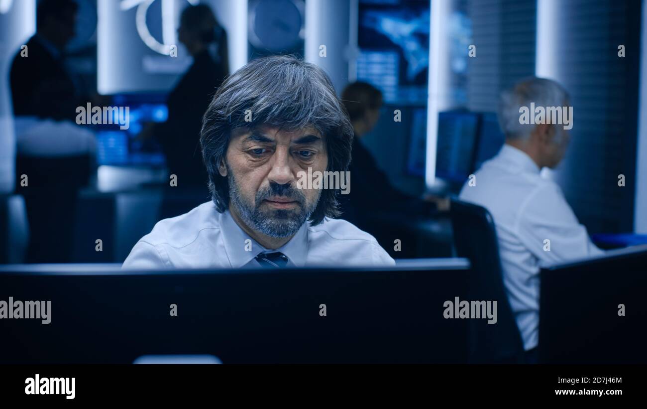 Air traffic control operator hi-res stock photography and images - Alamy