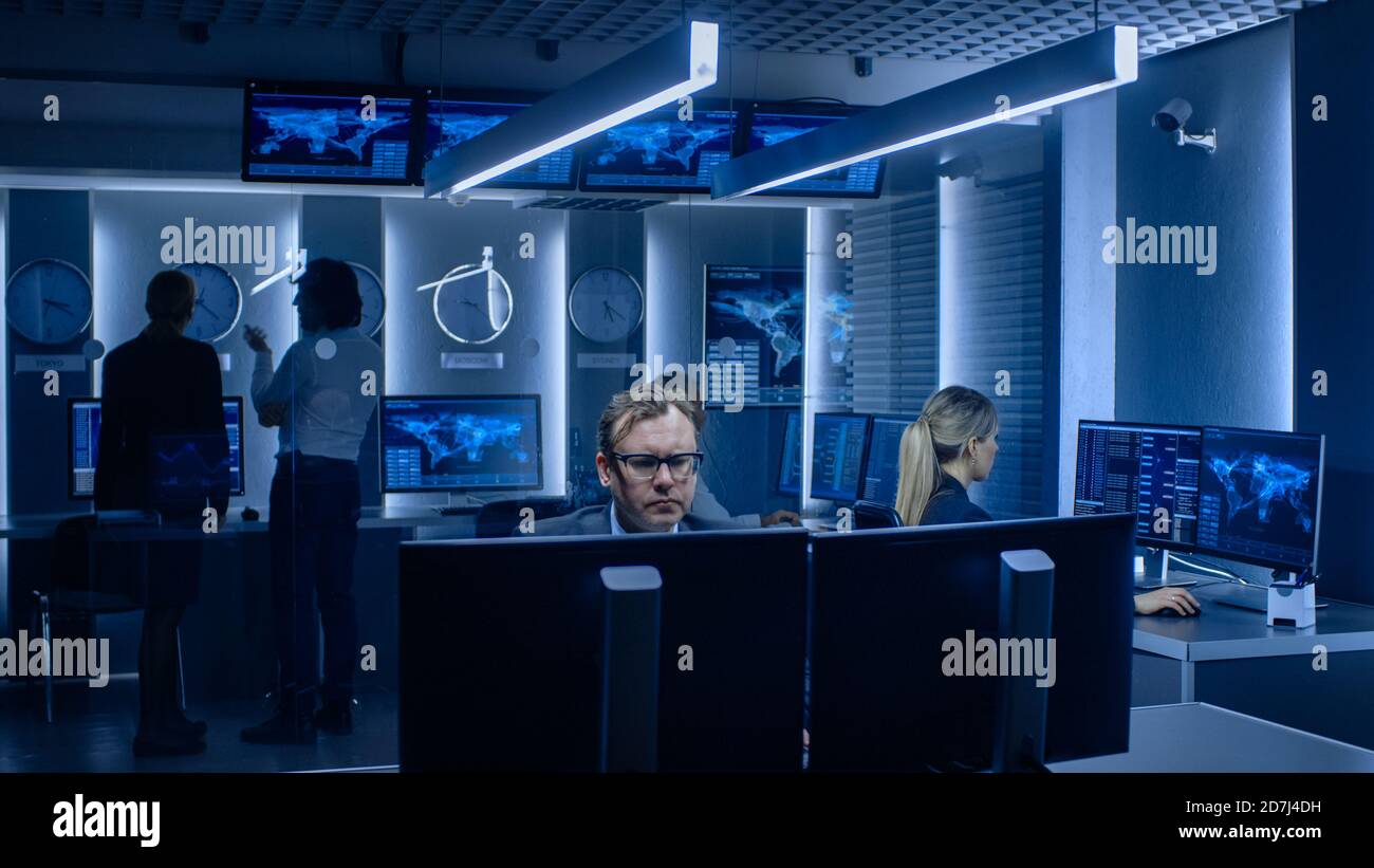 Control room screen world map hi-res stock photography and images - Alamy