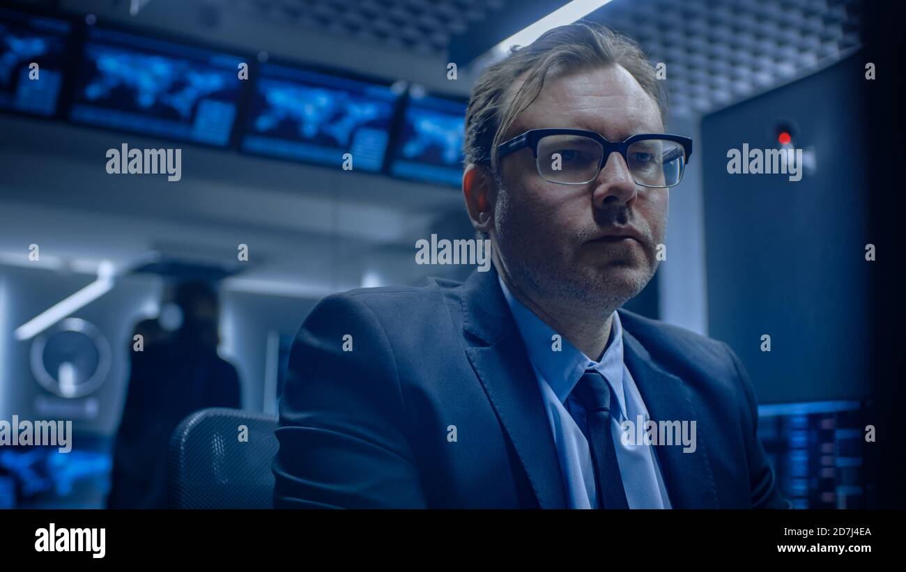 Air traffic control operator hi-res stock photography and images - Alamy